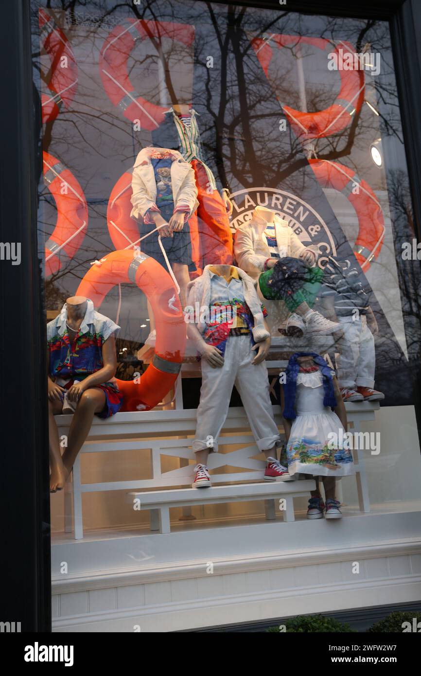 Fashion store window london hi-res stock photography and images - Alamy