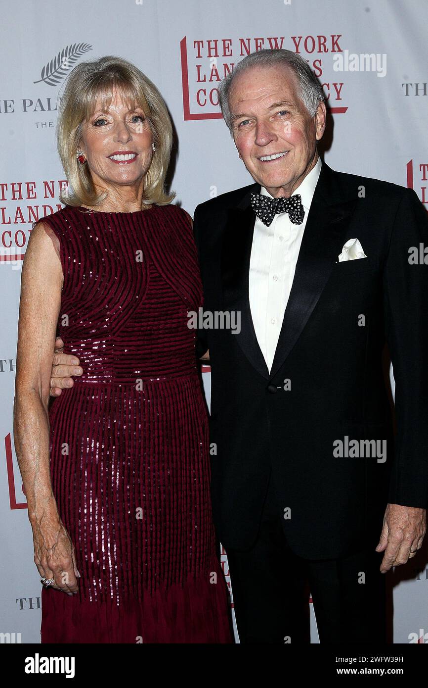 NEW YORK, NY - NOVEMBER 01: Liz Peek, Jeff Peek at The New York ...