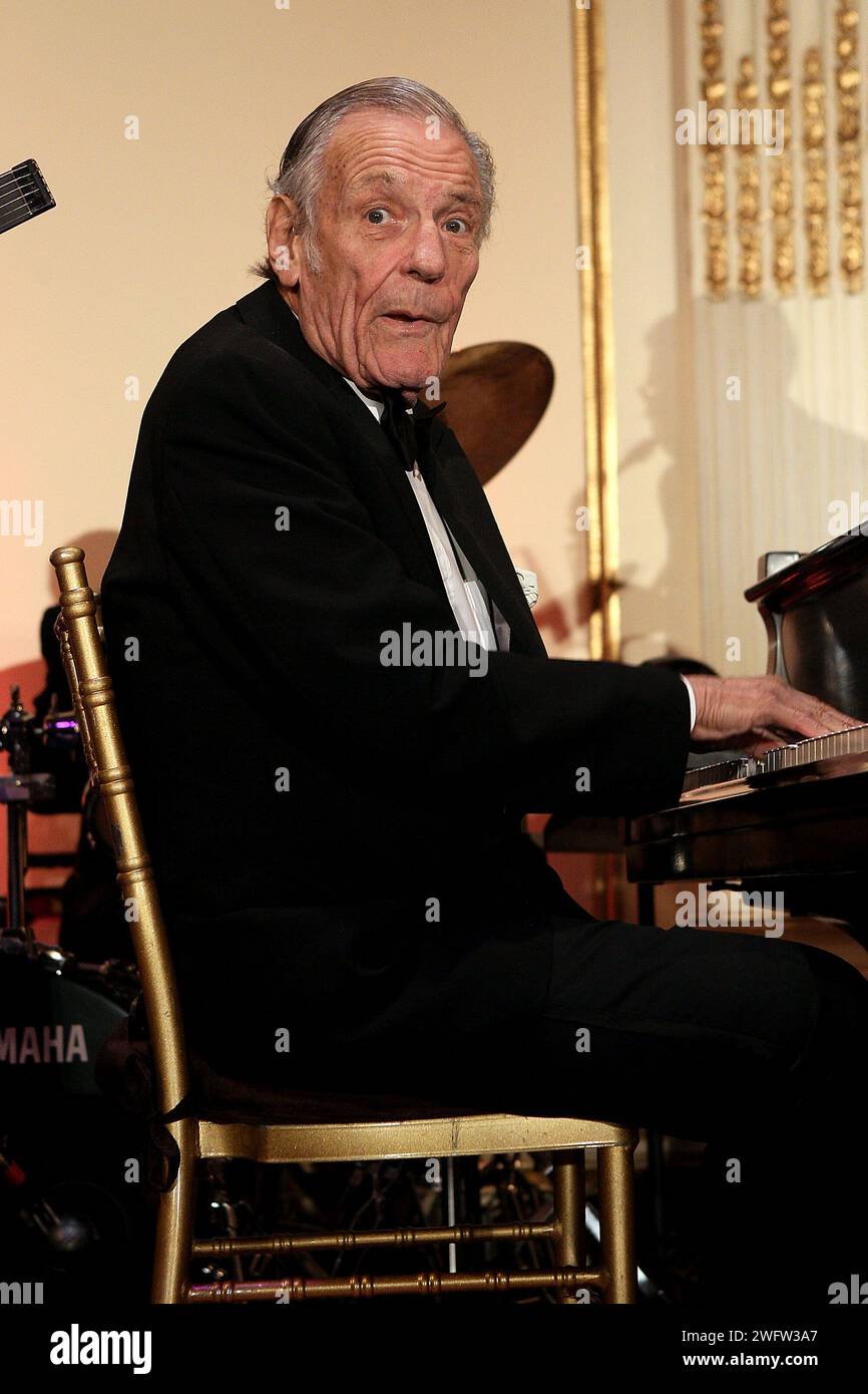 Peter duchin hi-res stock photography and images - Alamy