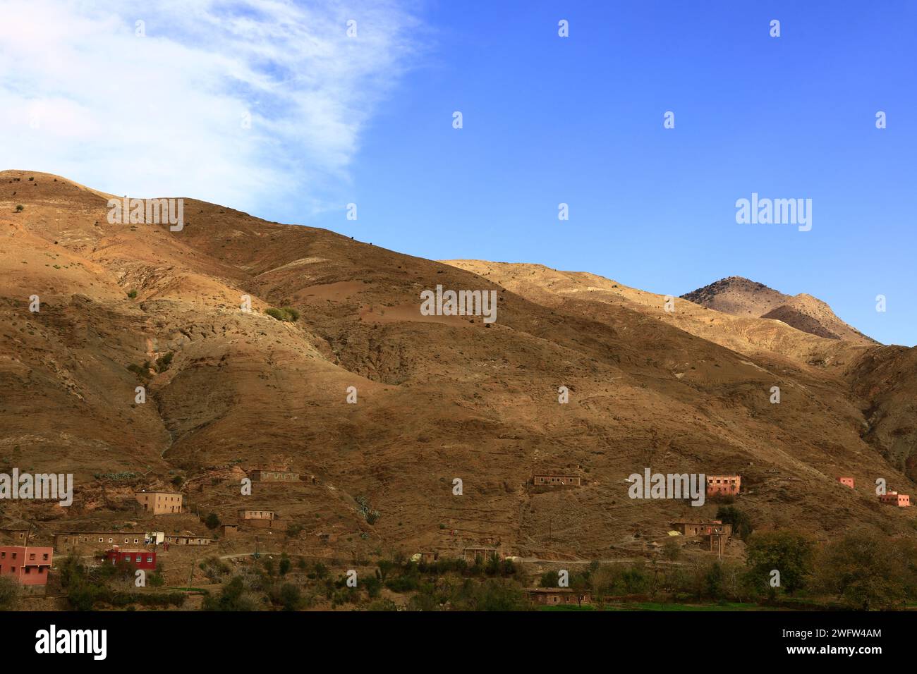 Tizi n'Tichka is a mountain pass in Morocco, linking the south-east of ...