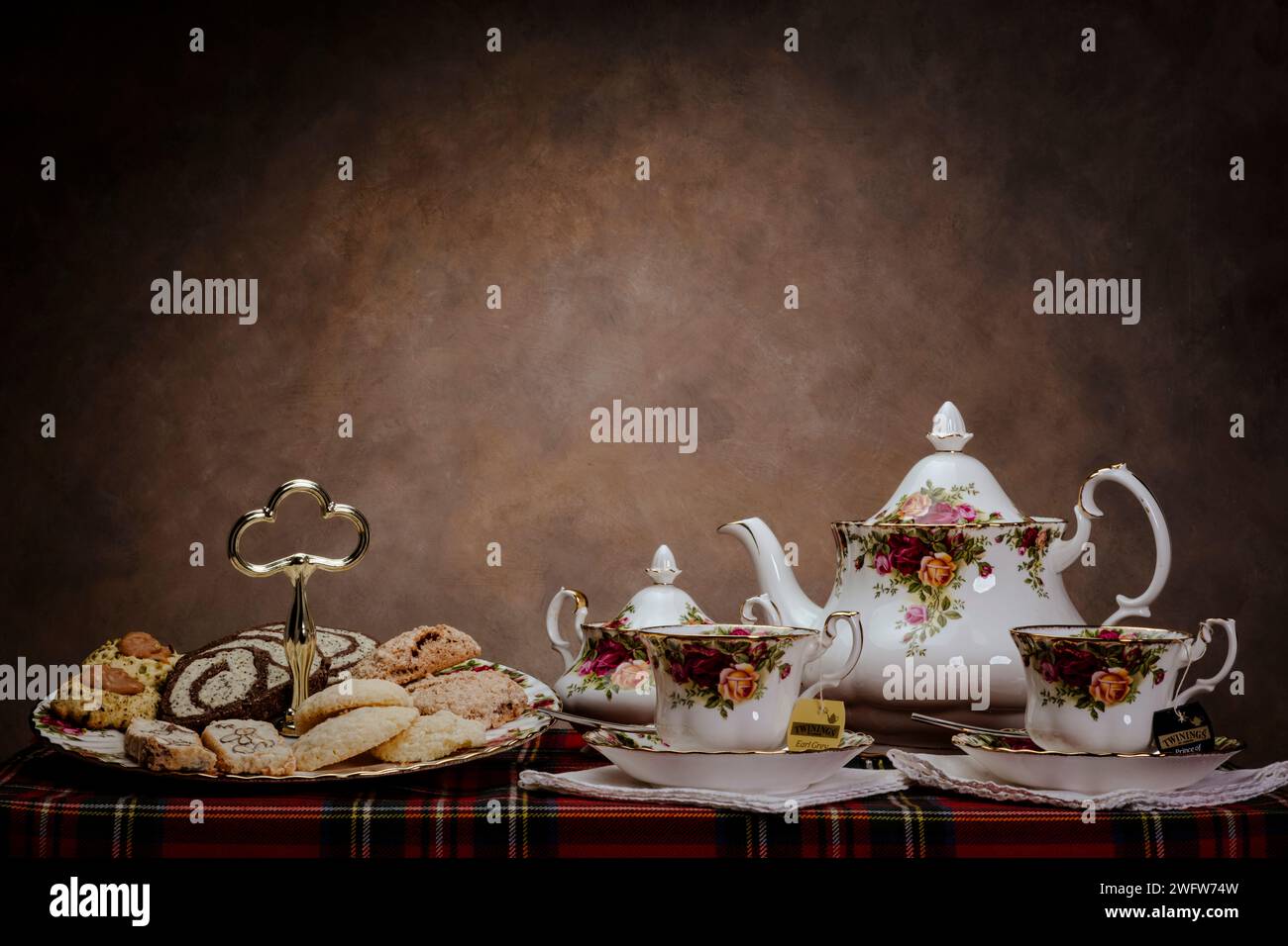 Porcelaine teapot hi-res stock photography and images - Alamy