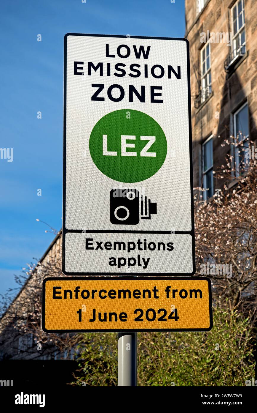 Low Emmision Zone LEZ sign, enforcement due to come into force on June ...