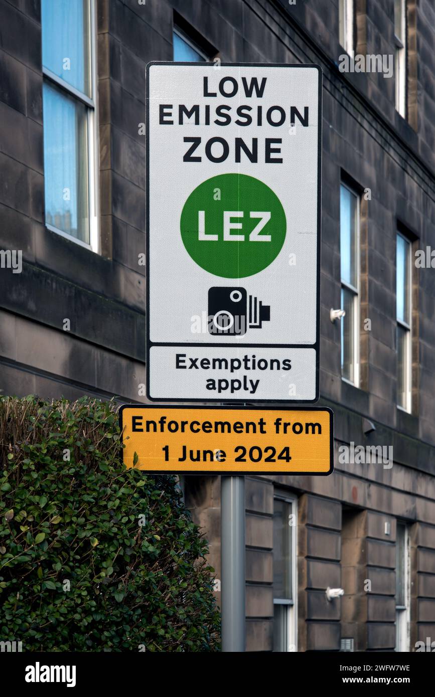 Low Emmision Zone LEZ sign, enforcement due to come into force on June ...