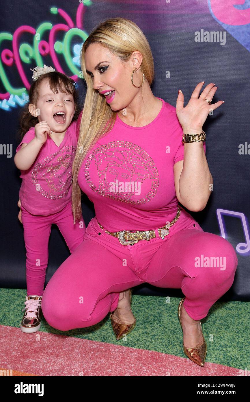 Nicole 'coco' austin hot hi-res stock photography and images - Alamy