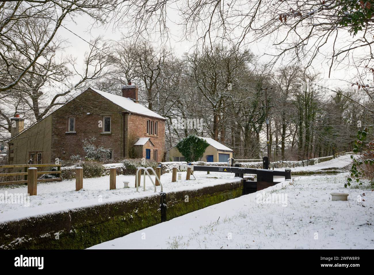 A snowy morning on the Peak Forest Canal at Marple, Stockport, Greater ...