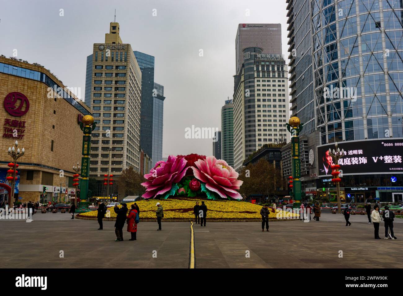 Chengdu Downtown Scenic Flower Sculpture Stock Photo - Alamy