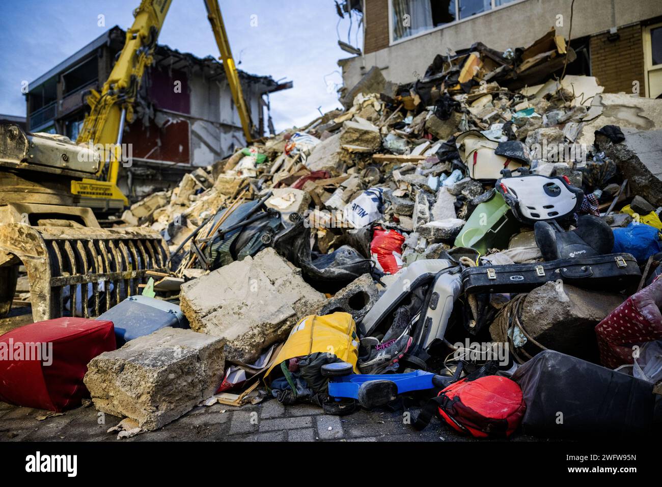 ROTTERDAM - Work is underway at the site where an explosion took place ...