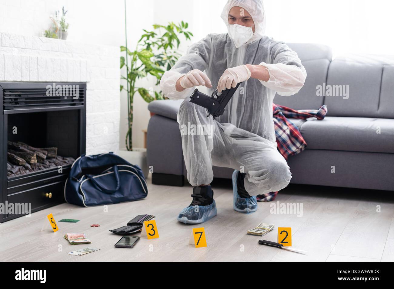 Crime scene investigation - collecting evidence Stock Photo - Alamy