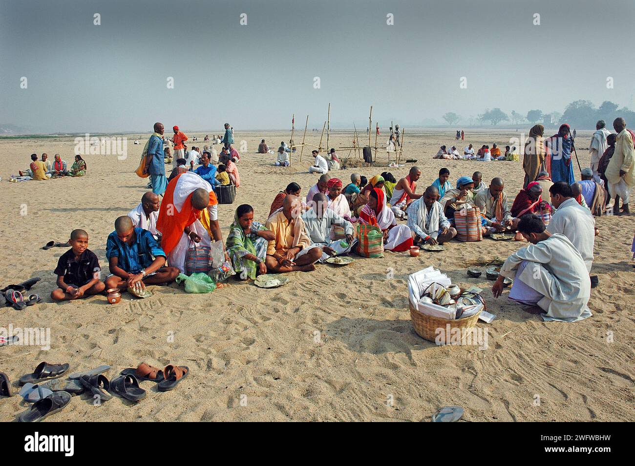 Devotees going to offer Pind to dead relatives. Pind Daan is a Hindu ...
