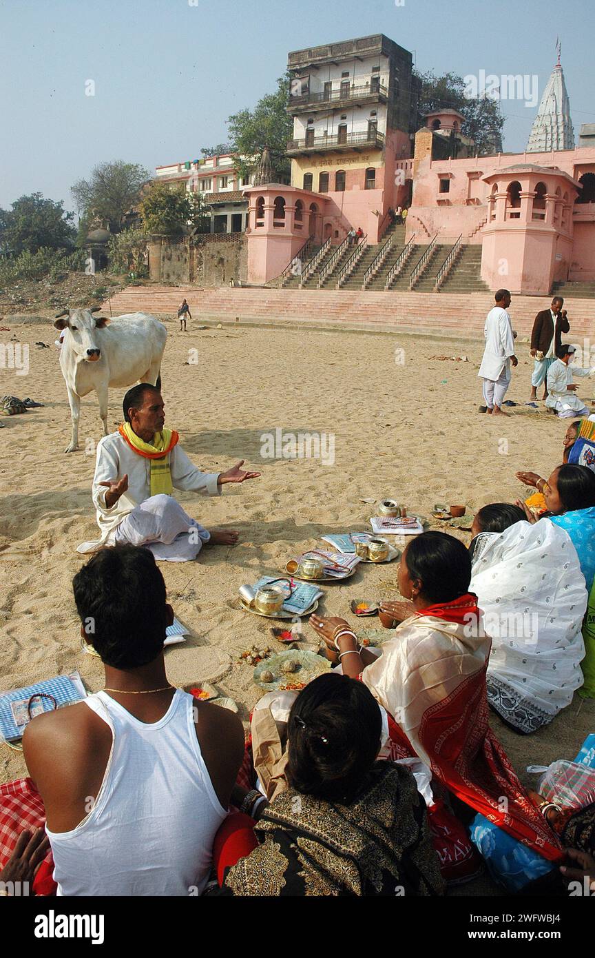 A priest doing rituals with the help of Veda Mantra during Pind daan ...