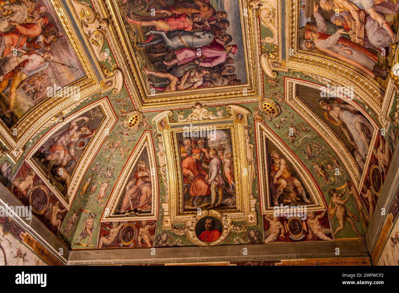 Palazzo vecchio rooms hi-res stock photography and images - Alamy