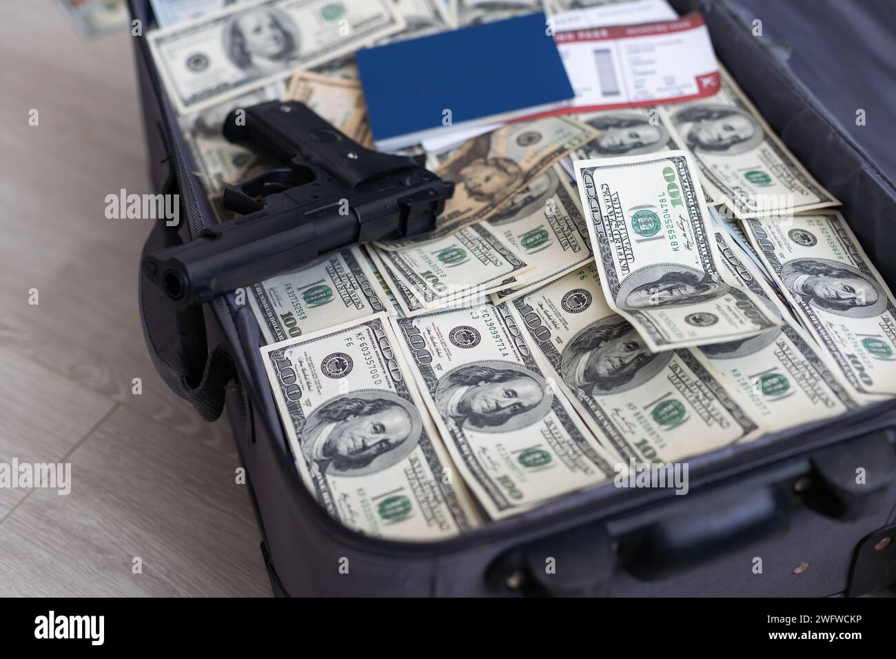 Suitcase of money with hundred dollar Stock Photo - Alamy