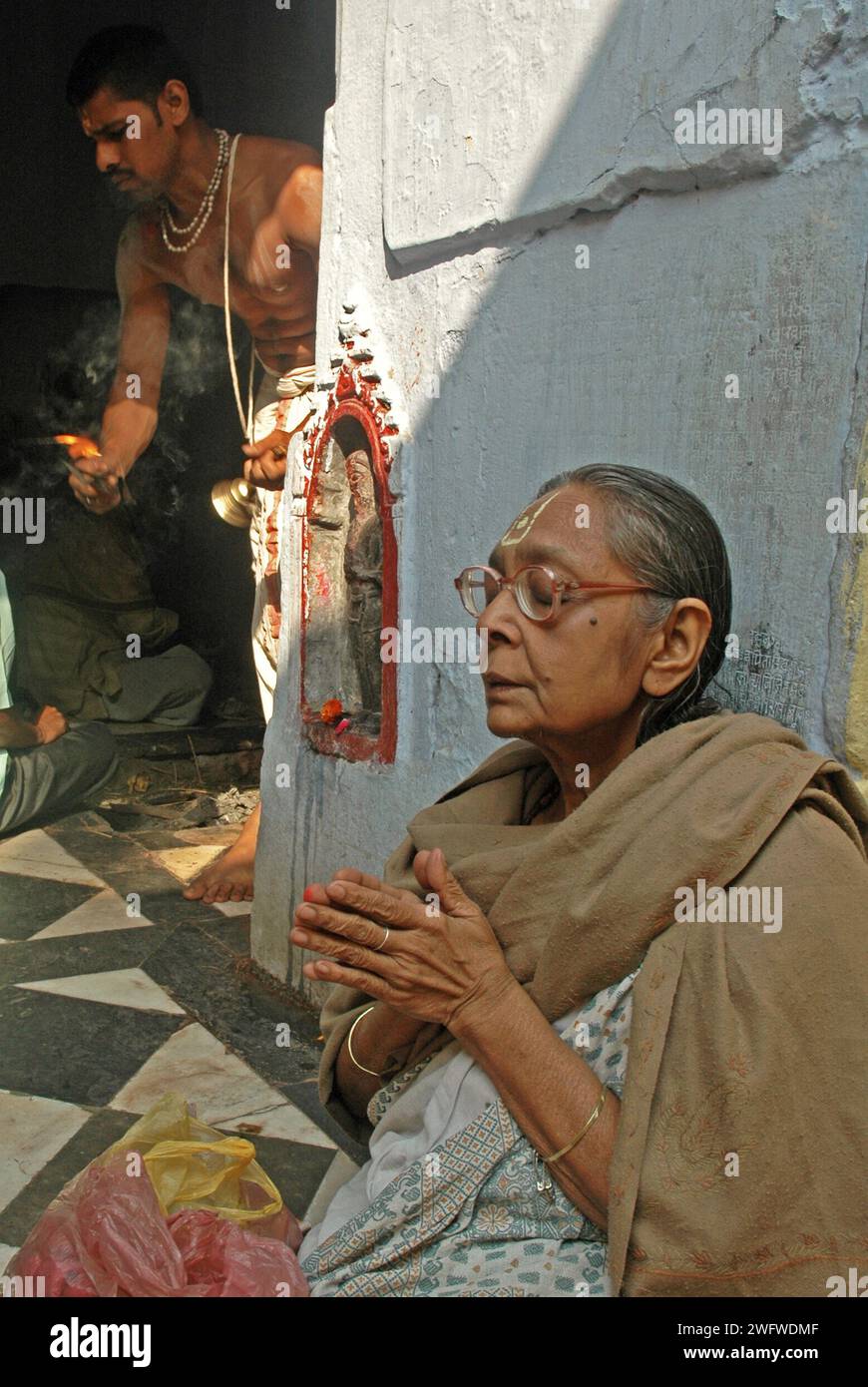 Devotees offer Pind to dead relatives. Pind Daan is a Hindu service in ...