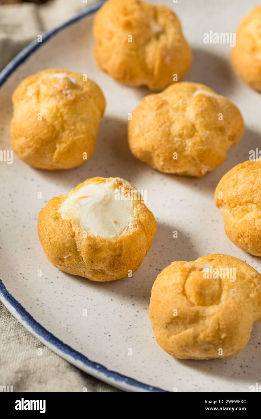 Cream puff cake hi-res stock photography and images - Alamy