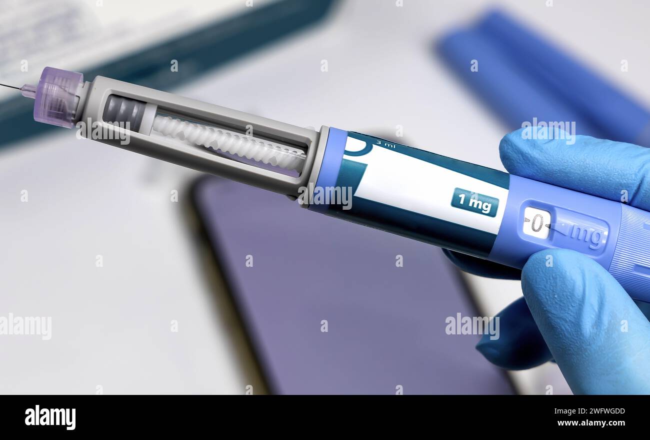 Ozempic syringe hi-res stock photography and images - Alamy
