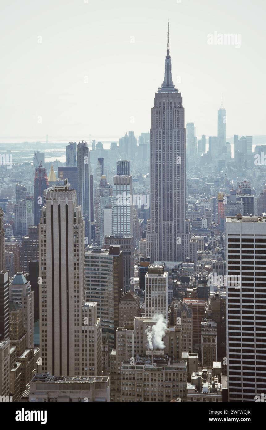 Empire state building shadow hi-res stock photography and images - Alamy