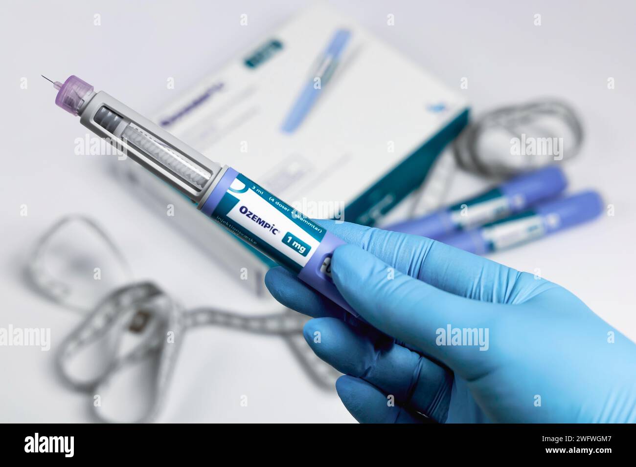 Hands holding ozempic insulin hi-res stock photography and images - Alamy