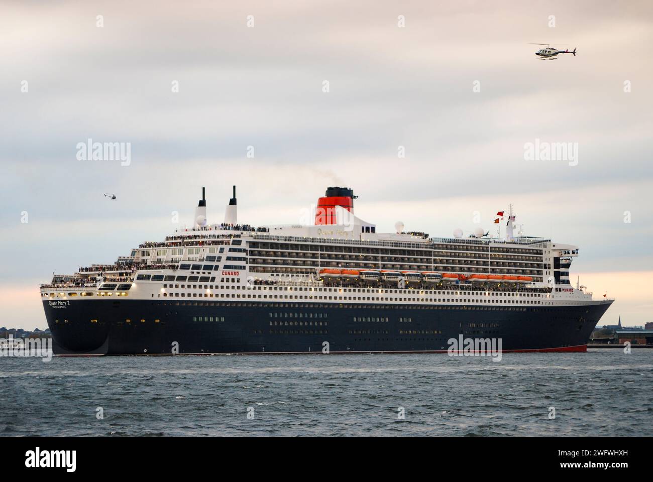 Queen Mary 2 Ship - New York Stock Photo - Alamy