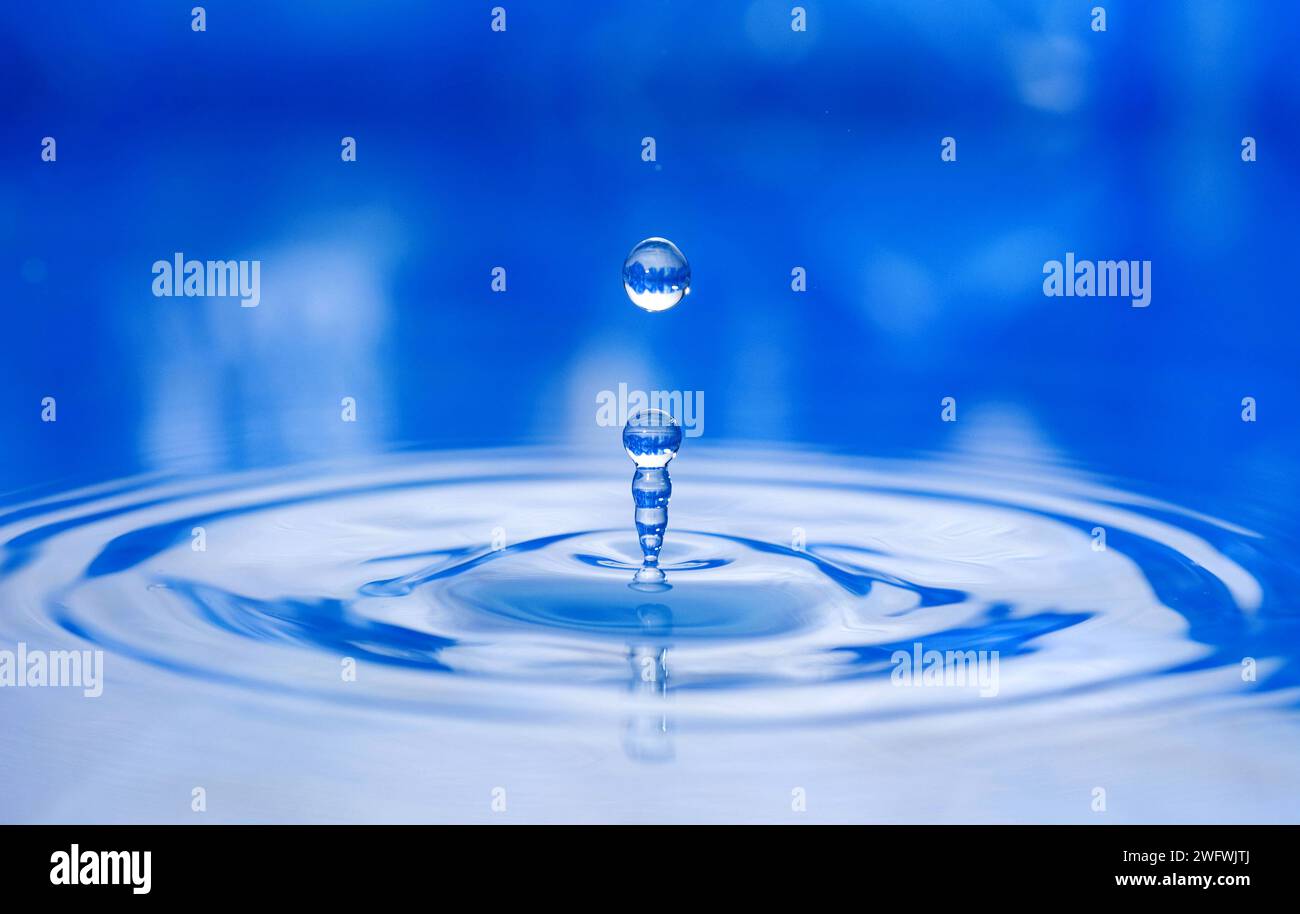 Water splash drops hi-res stock photography and images - Alamy