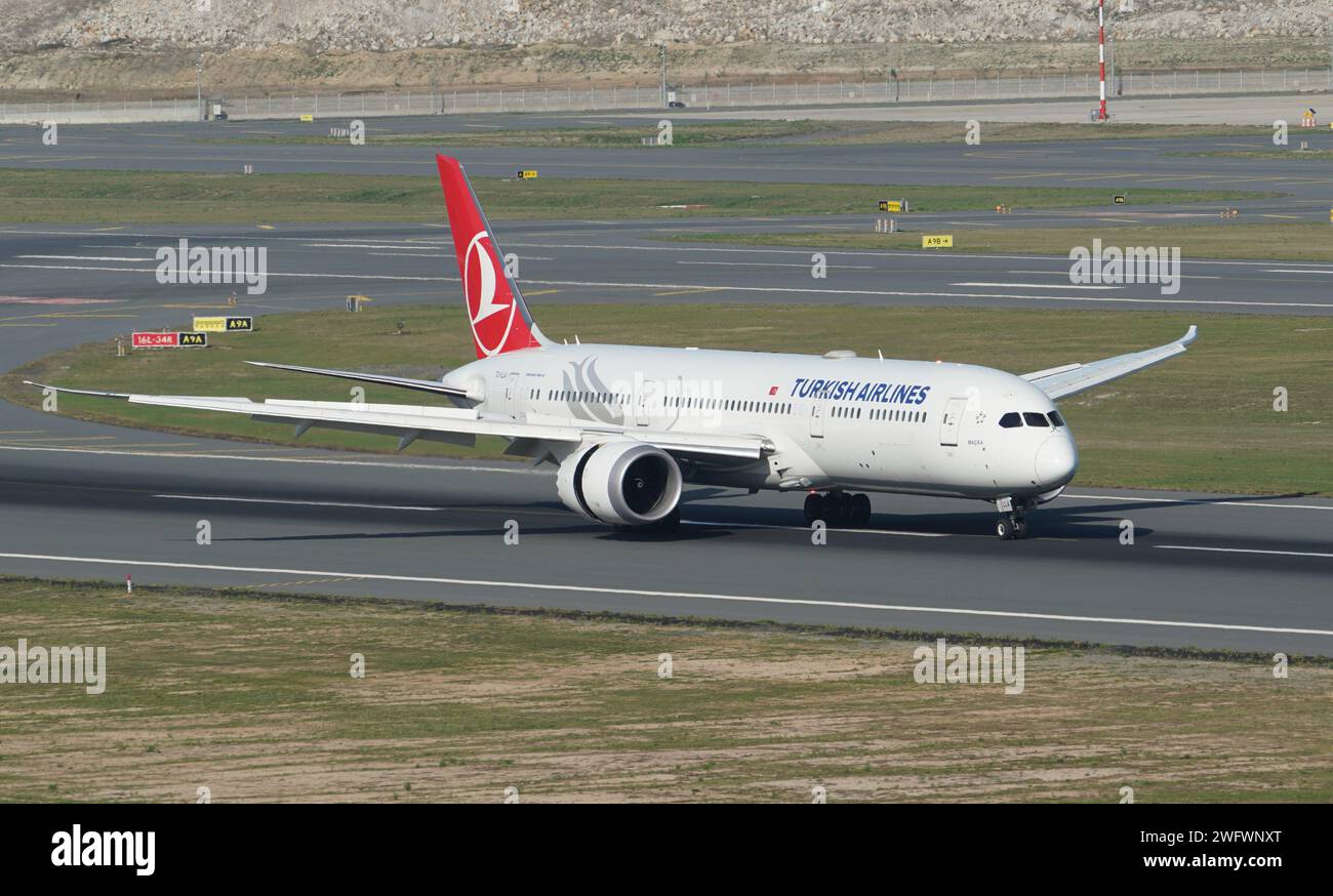 ISTANBUL, TURKIYE - OCTOBER 01, 2022: Turkish Airlines Boeing 787-9 (65801) landing to Istanbul ...