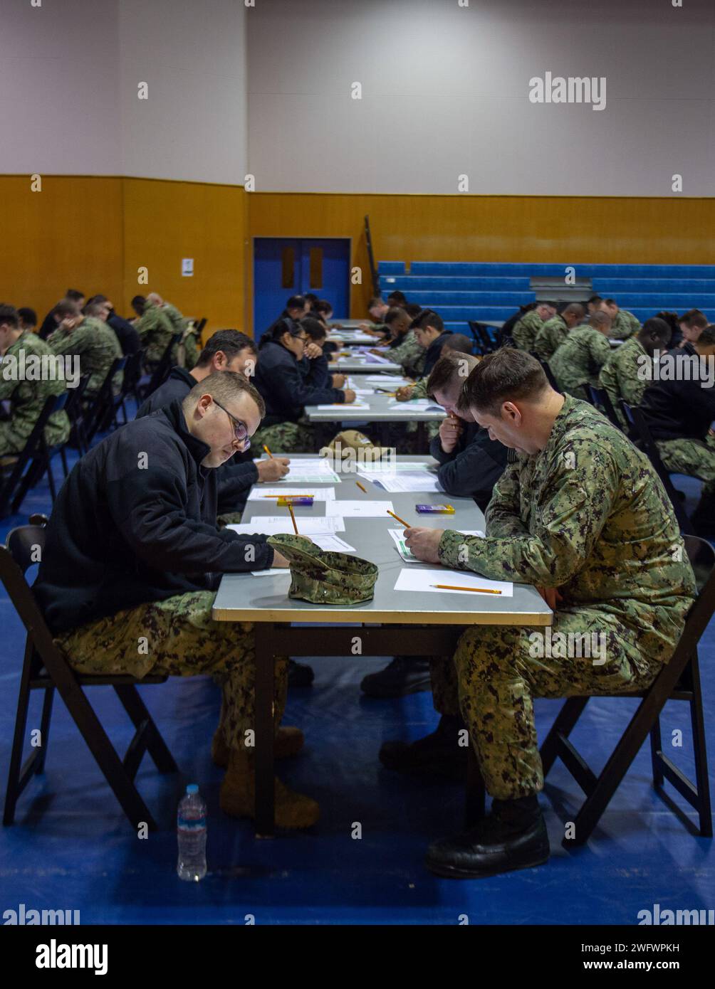 Sailors assigned to the U.S. Navy’s only forward-deployed aircraft ...