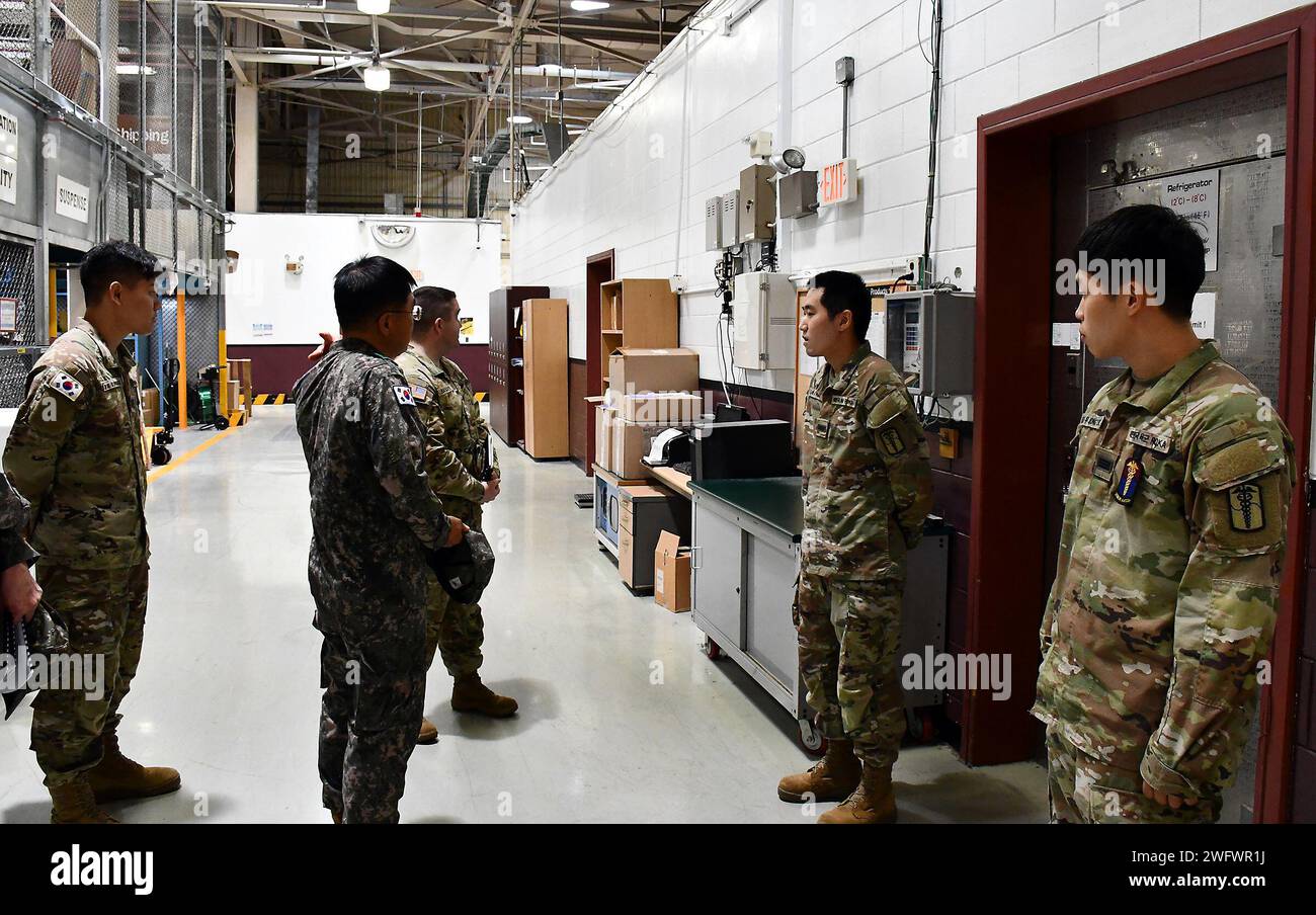 Korean Soldiers Pfc. Kim, Yong-jun and Sgt. Je, Min-hyuk brief their ...