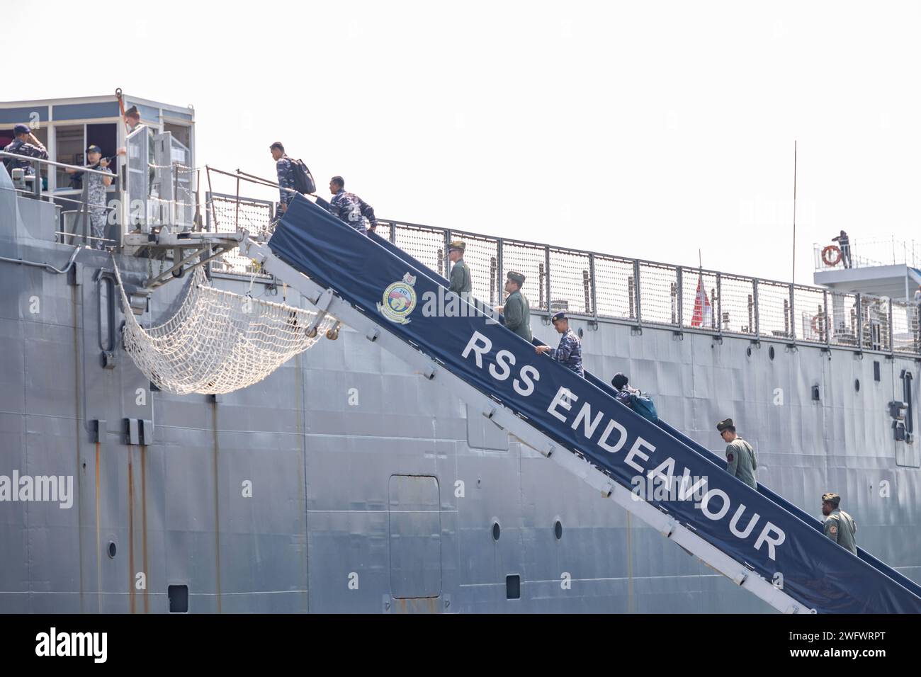 U.S. Marine Corps pilots with Marine Medium Tiltrotor Squadron 265 ...