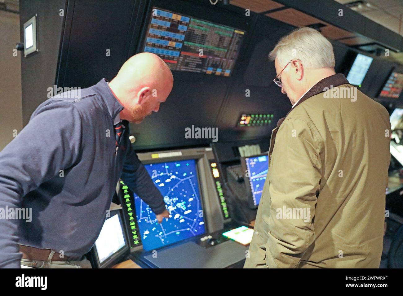 Radar approach control facility hi-res stock photography and images - Alamy