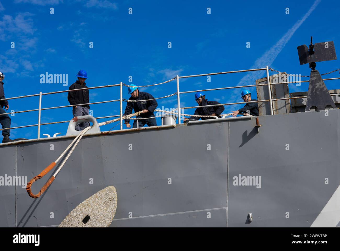 The Whidbey Island-class dock landing ship USS Gunston Hall (LSD 44 ...