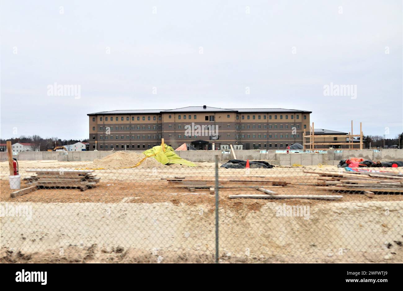 4 story block hi-res stock photography and images - Alamy