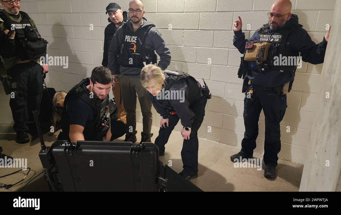 Explosives detection hi-res stock photography and images - Alamy