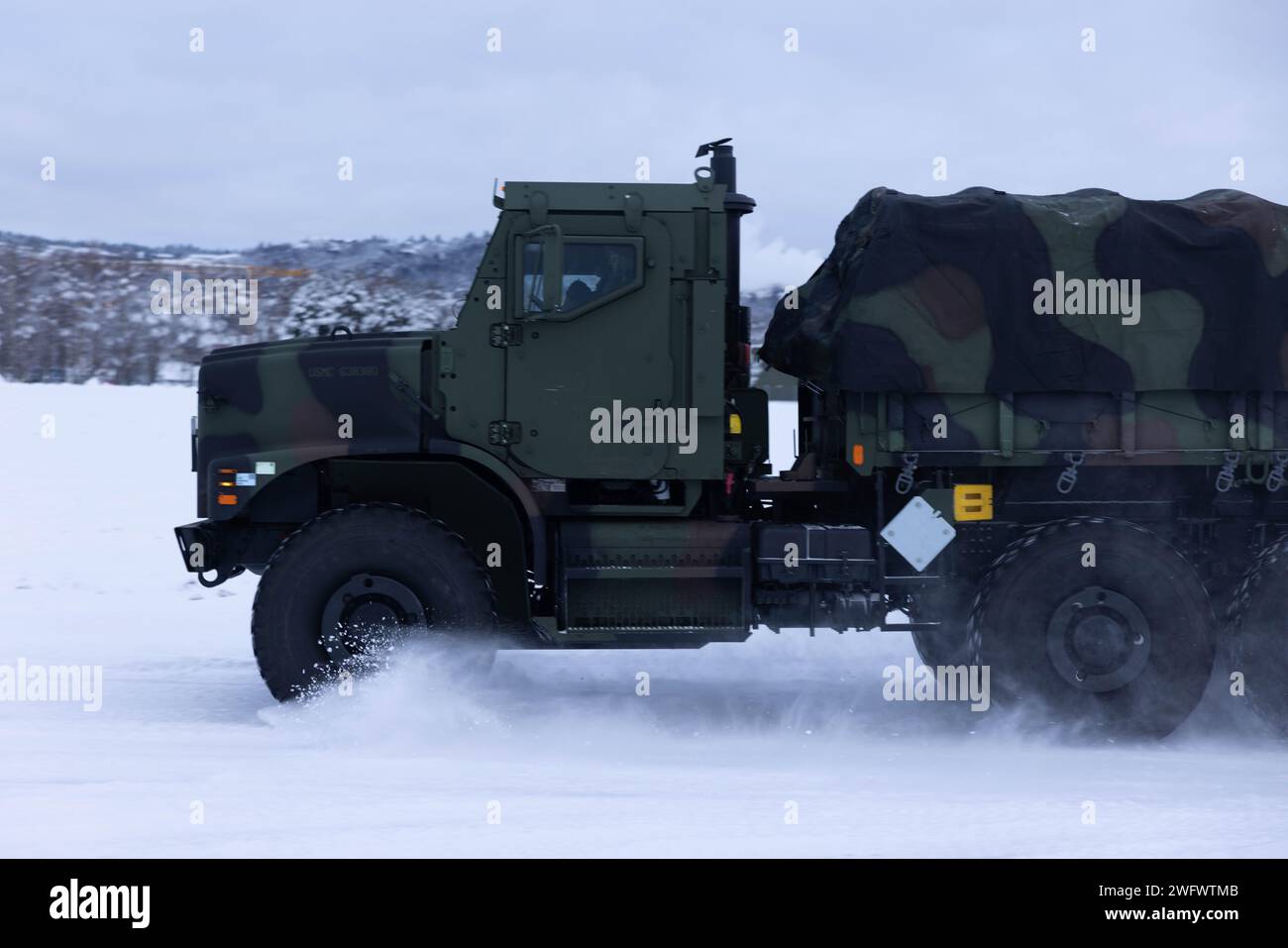 U.S. Marines with the Arrival and Assembly Operations Group (AAOG ...