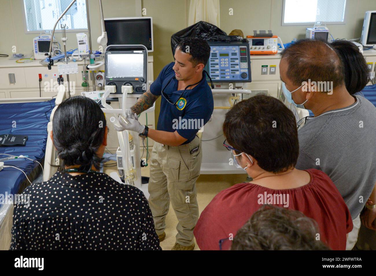 U s navy chief hospital corpsman hi-res stock photography and images ...