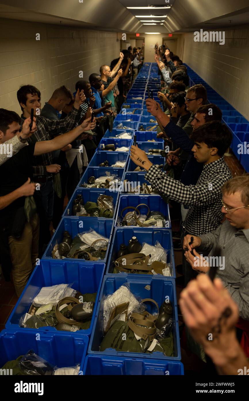 New recruits with Kilo Company, 3rd Recruit Training Battalion, arrive ...