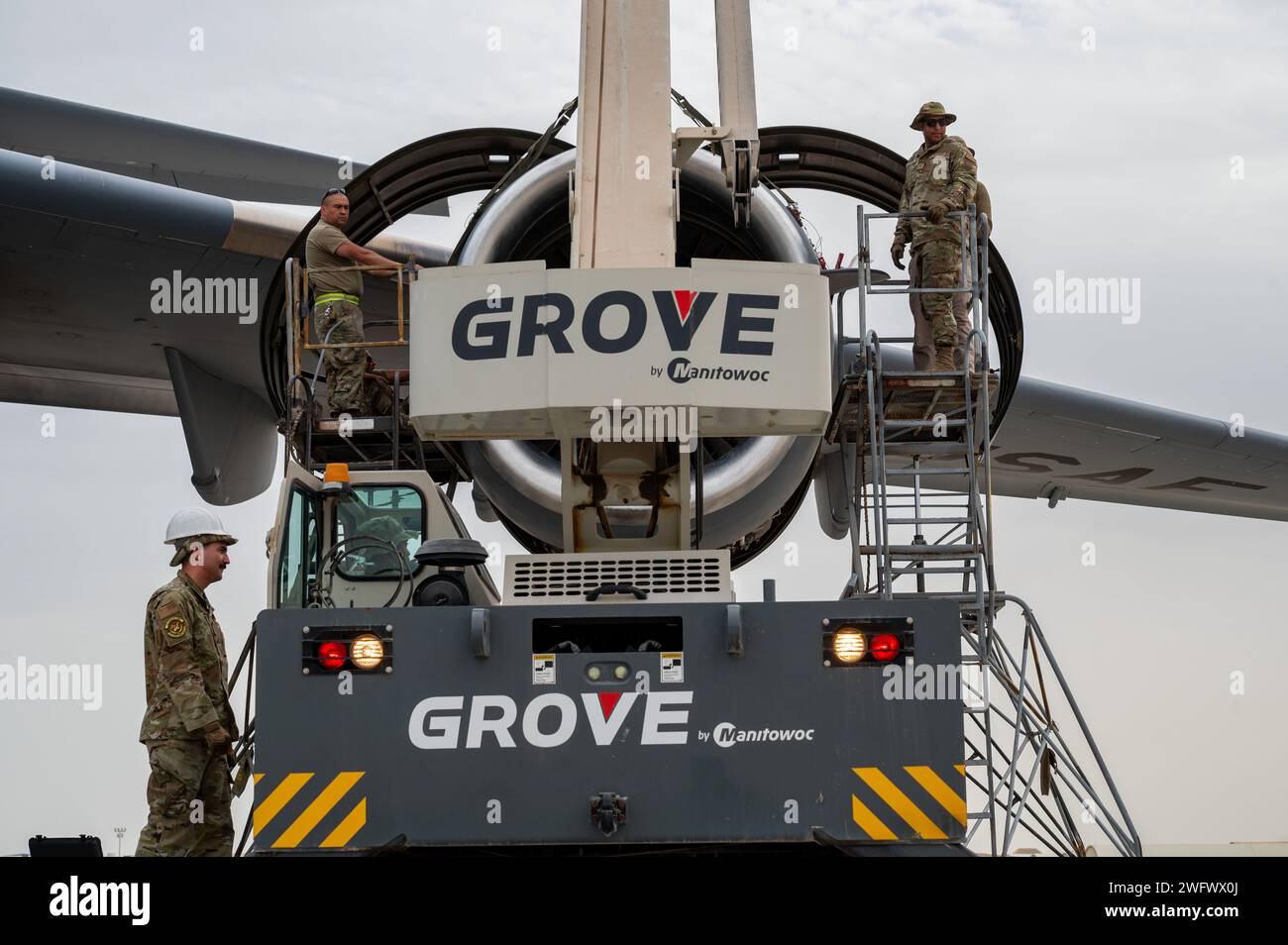 U.S. Air Force aerospace propulsion Airmen replace an engine on a C-17 ...