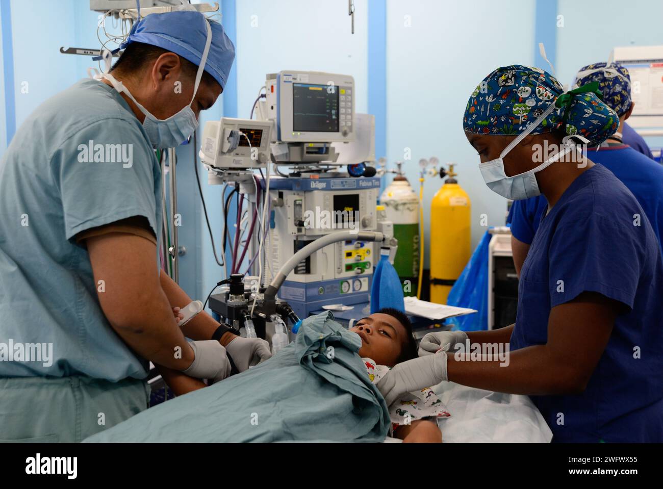 U.S. Navy Lt. Jessie Taborda, left, from Las Vegas, and Hospital ...