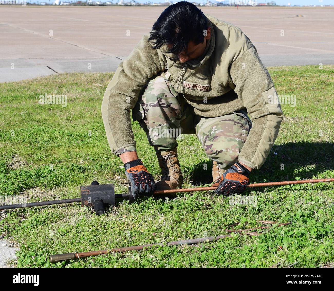 Grounding member hi-res stock photography and images - Alamy