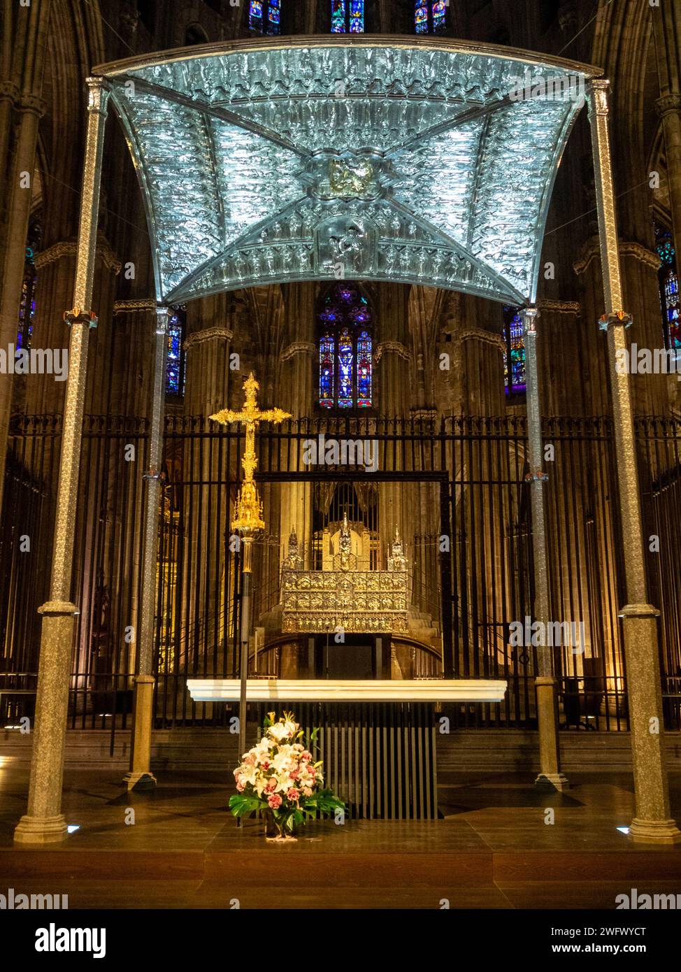 Silver high altar hi-res stock photography and images - Alamy