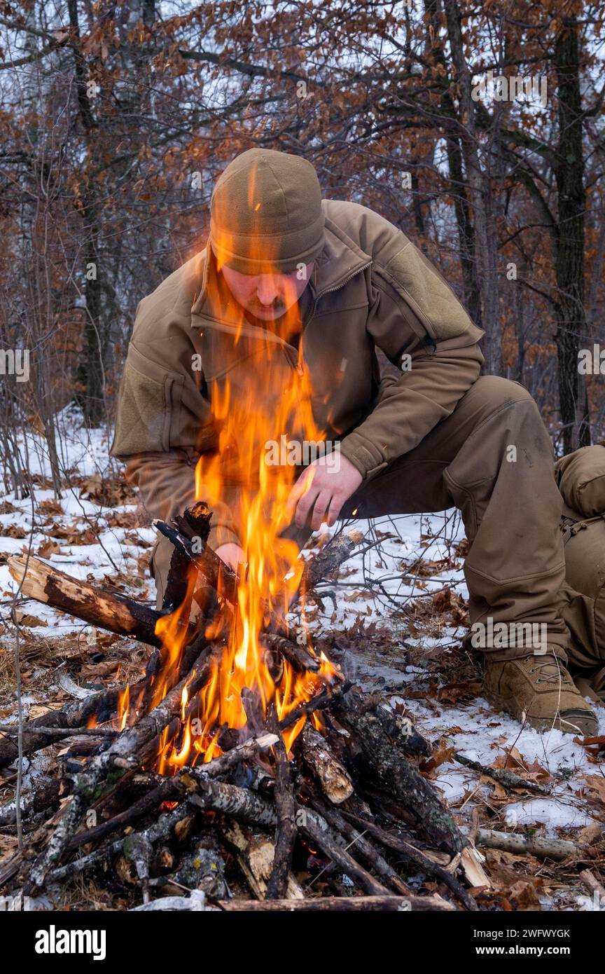 240125-N-LR905-2207 LITTLE FALLS, Minn. (Jan. 25, 2024) – A U.S. Navy ...