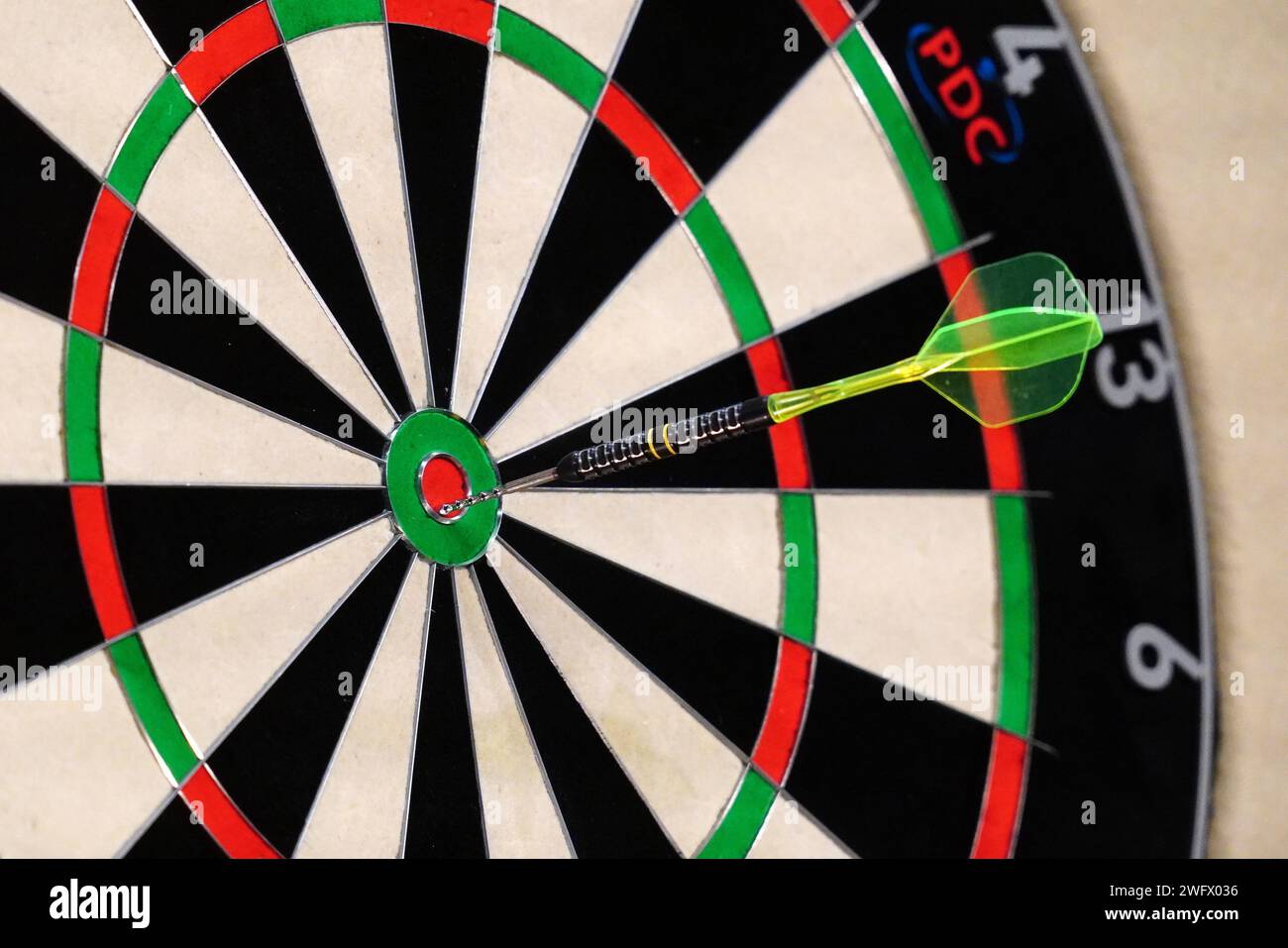 Premier league darts dartboard 2024 hi-res stock photography and images ...