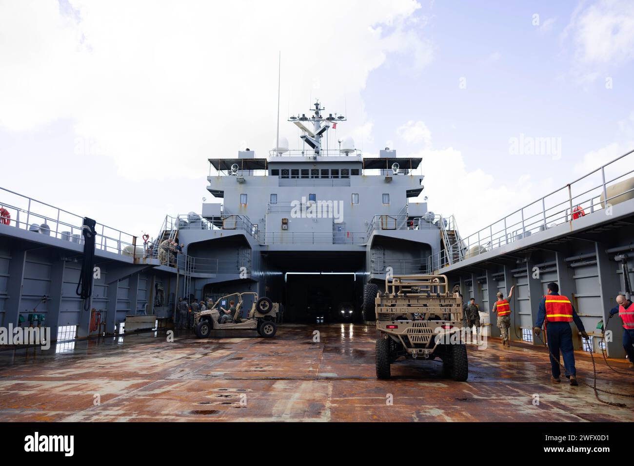 U.S. Marines with 3d Littoral Combat Team, 3d Marine Littoral Regiment ...