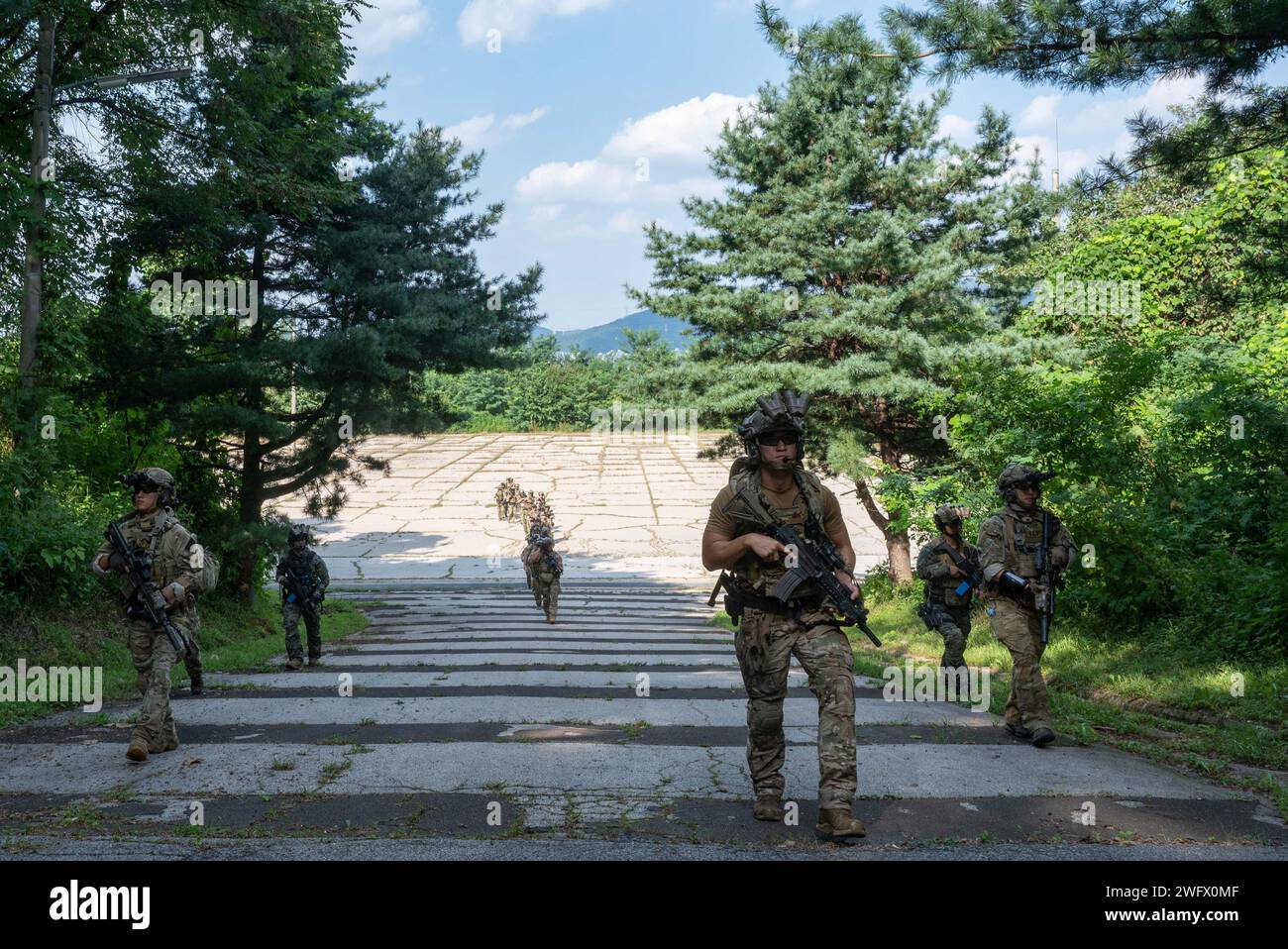 230901-N-OX430-1068 Republic of Korea and U.S. Navy SEALs conduct a ...