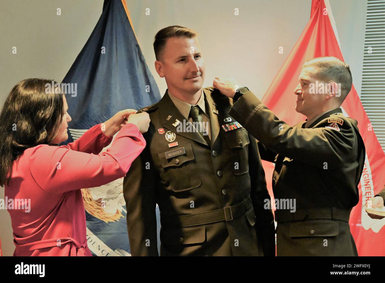 Maj. Nathaniel Weander (center), deputy commander of the U.S. Army ...