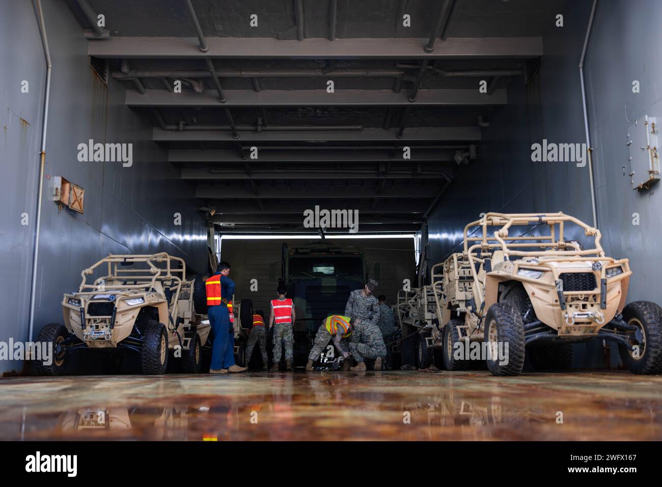 U.S. Marines with 3d Littoral Combat Team, 3d Marine Littoral Regiment ...