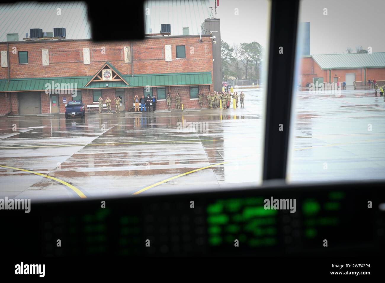 U.S. Air Force Airmen and family members from the 165th Airlift Wing ...
