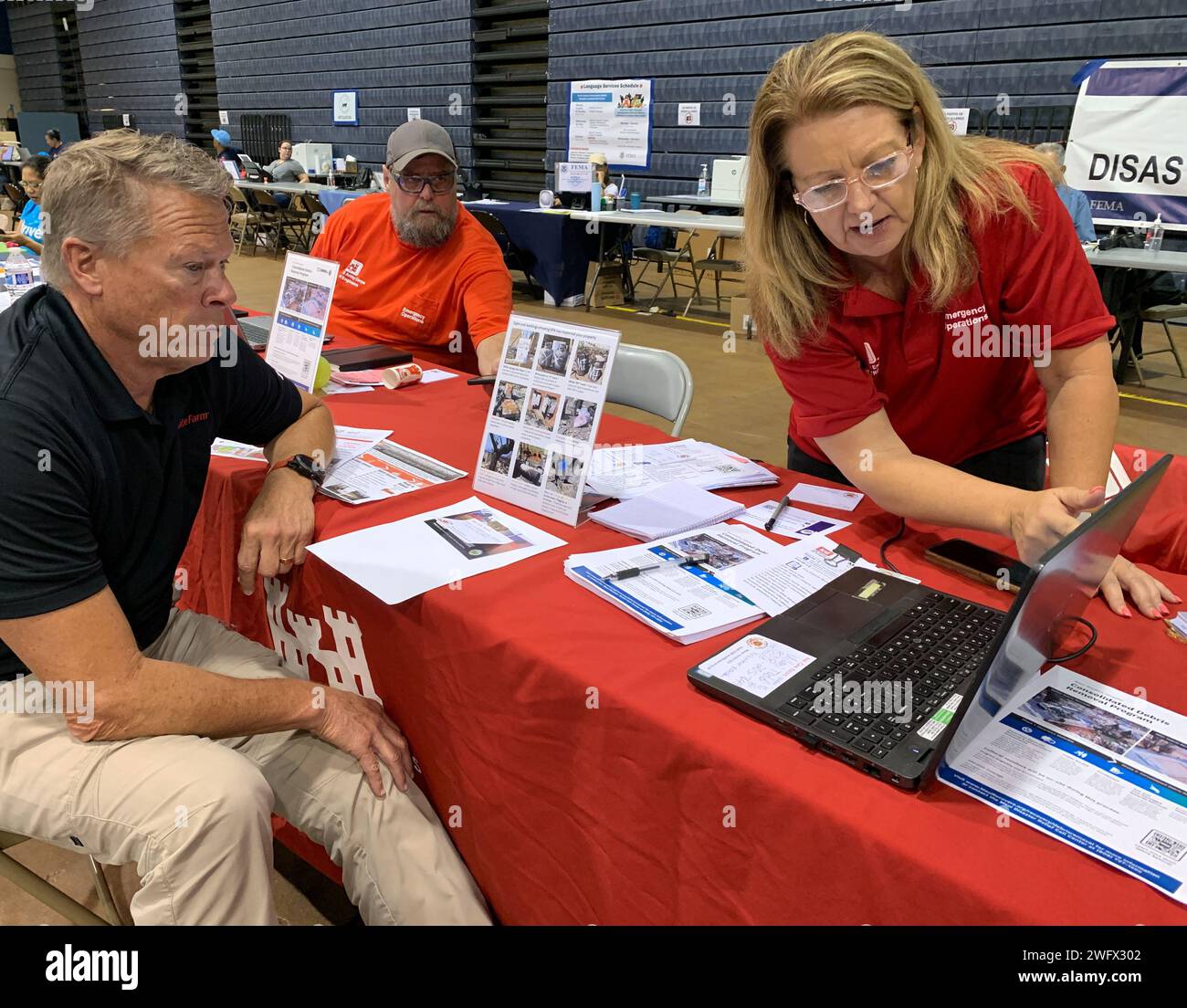 Disaster recovery center manager hi-res stock photography and images ...