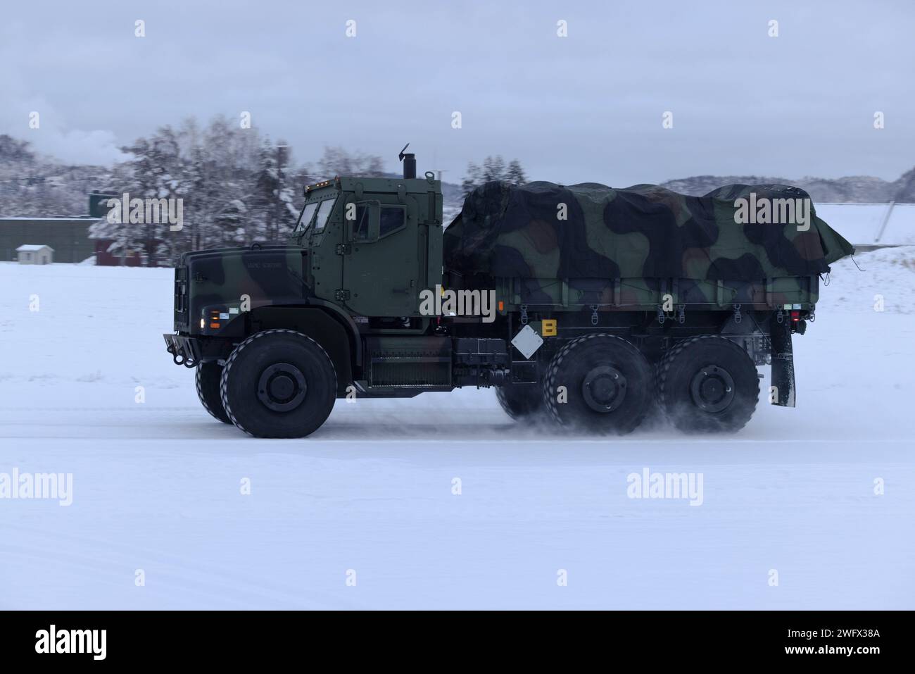 U.S. Marines with the Arrival and Assembly Operations Group (AAOG ...
