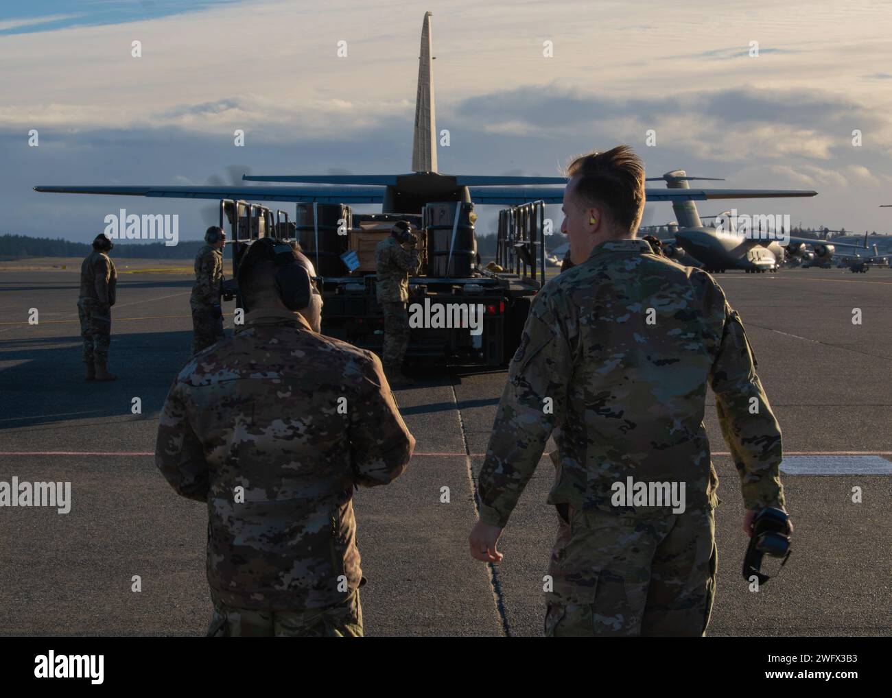 U.S. Air Force Airmen from the 62d Airlift Wing and Little Rock Air ...