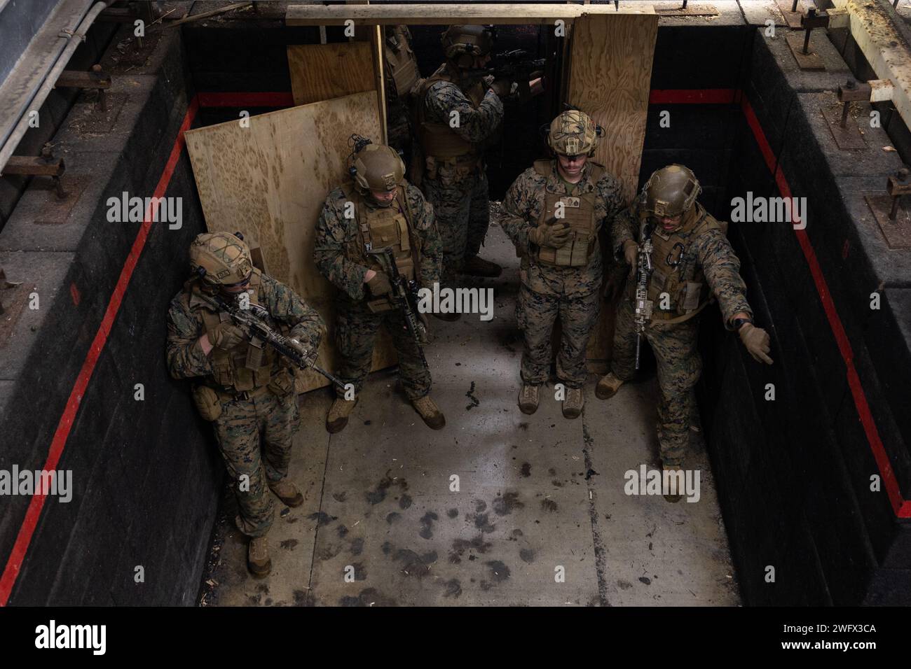 U.S. Marines with Battalion Landing Team 1/1, 31st Marine Expeditionary ...