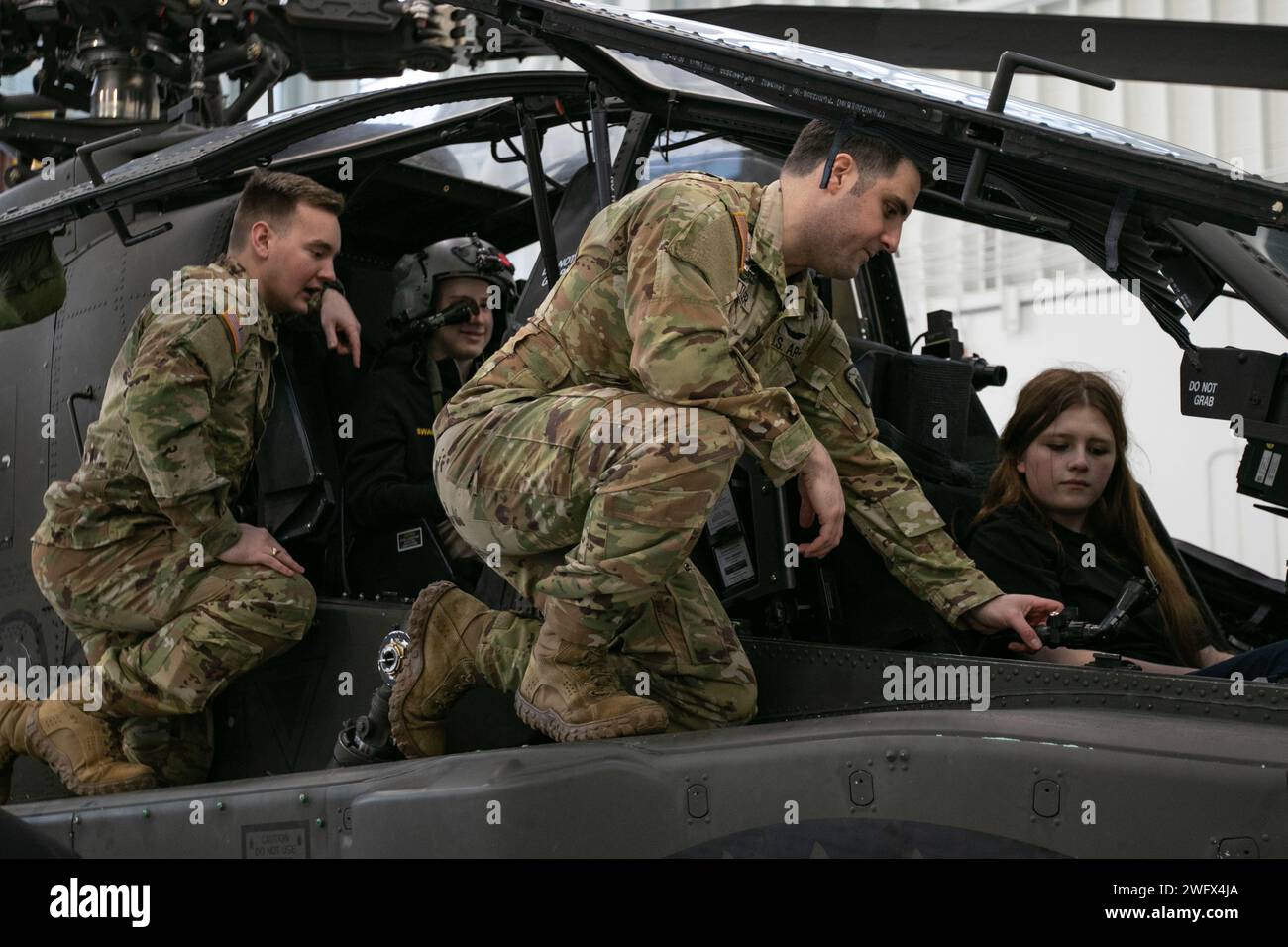 Chief Warrant Officer 2 Jordan Chattler, right, and 1st Lt. Charlie ...
